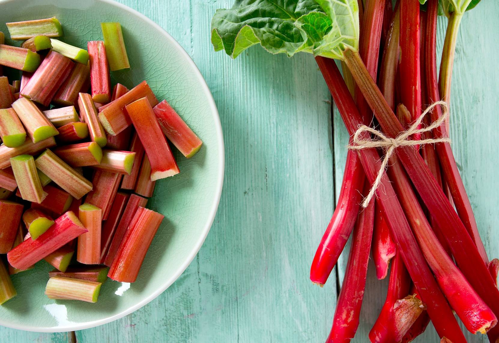 Rabarbar | Przepis na ciasto z rabarbarem | Naturalnie o Zdrowiu